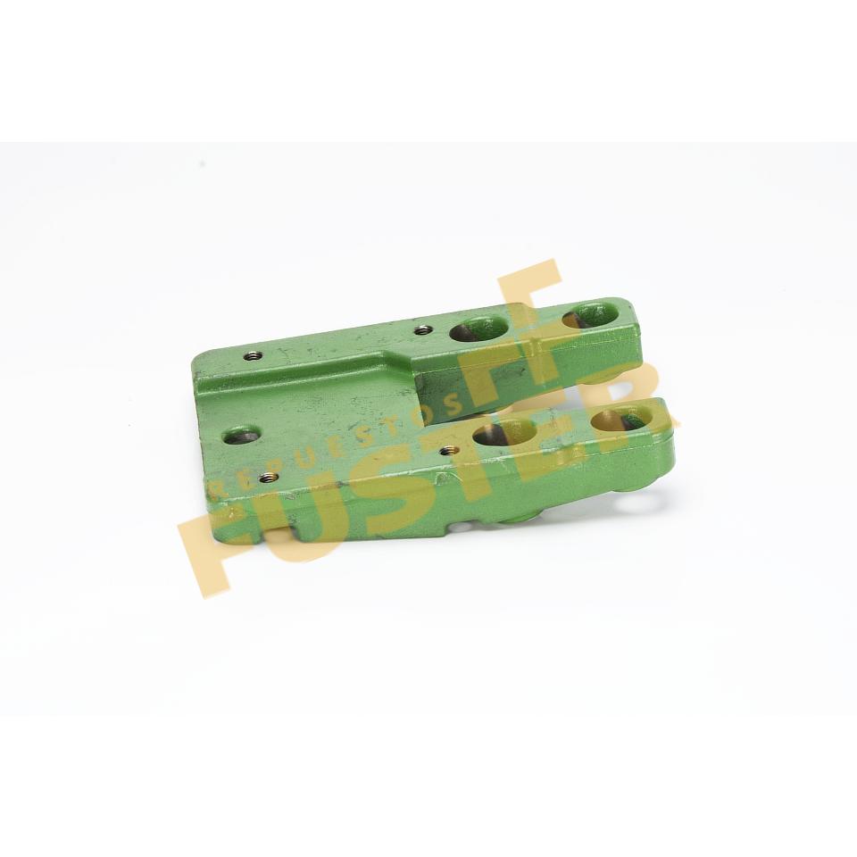 Soporte inferior guardabarros John Deere L216247 | Repuestos Fuster