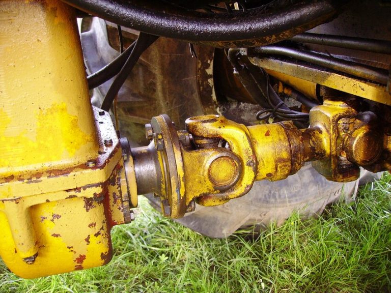 El eje cardán: un imprescindible del tractor